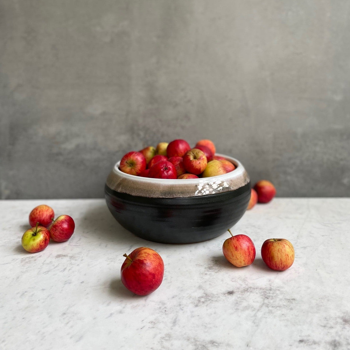 Shanagarry Large Round Veg Dish – Shanagarry Potters